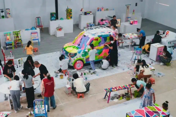 Creative art exhibition opens in Zhangjiagang