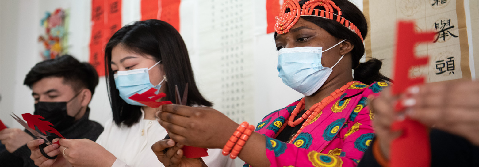 Intl students enjoy Spring Festival traditions in Taiyuan